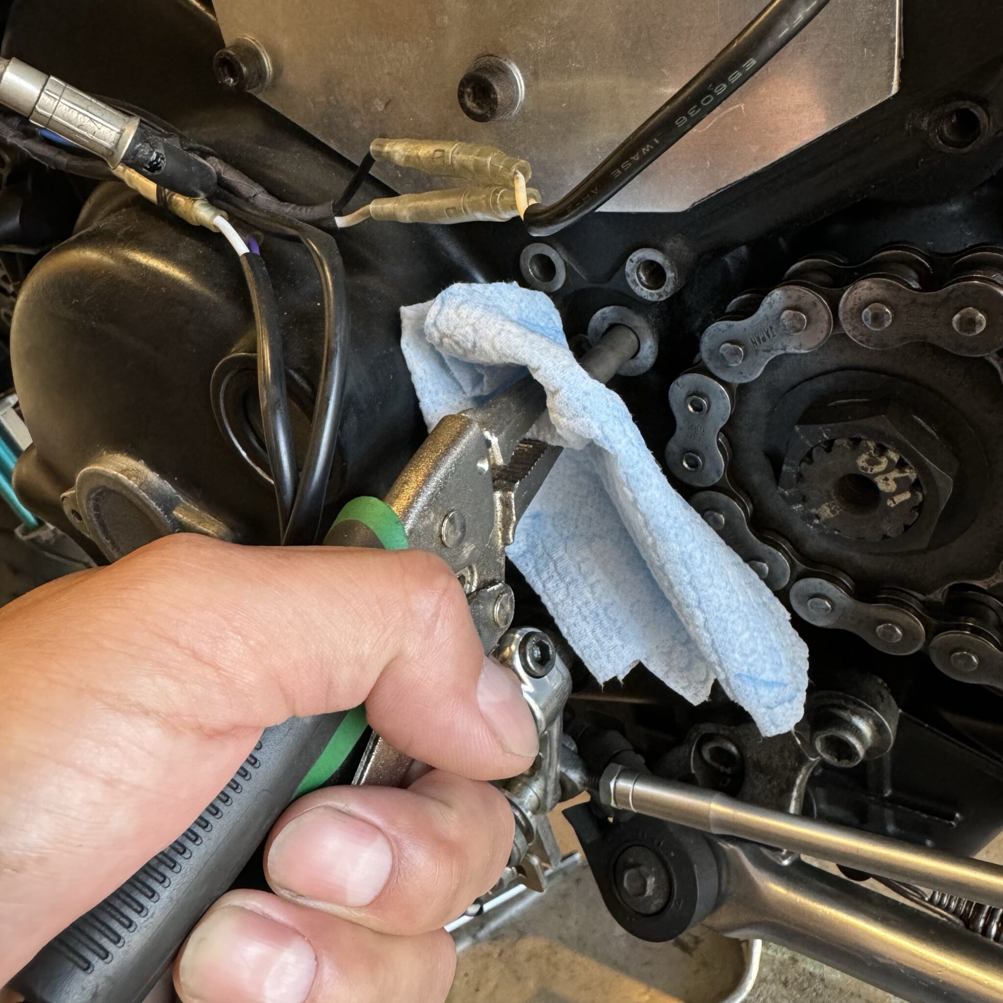 ドゥカティの乾式クラッチのメンテナンス手順